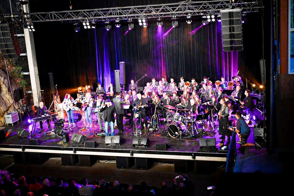 Jess Robin: 100 Musikanten gratulierten zum 45-Jahr-Jubiläum